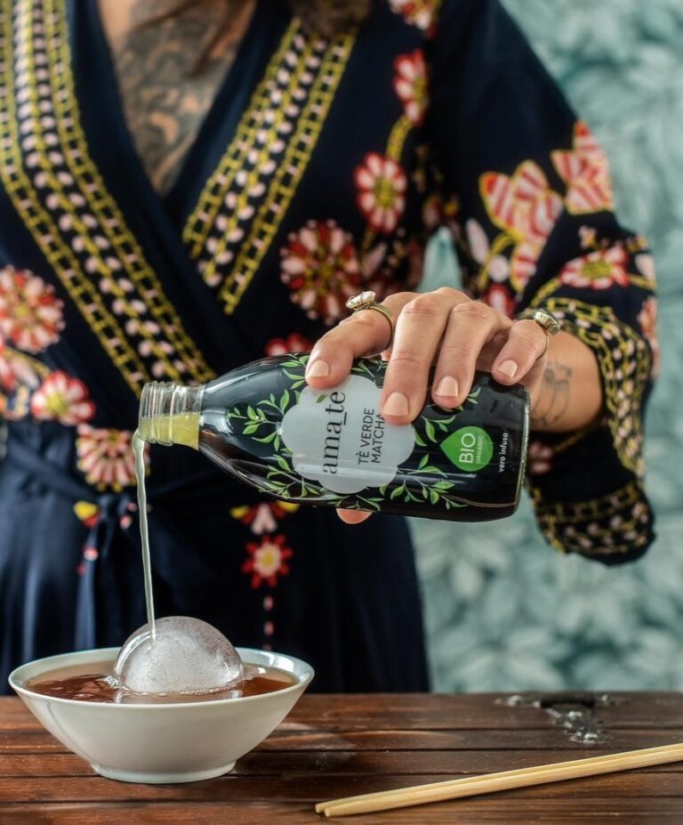 Il twist al femminile del Negroni con te’ Matcha nel drink IL CONTE VA ...